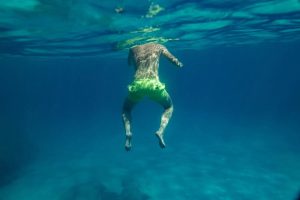 How To Tread Water For Beginners: Step-By-Step Guide